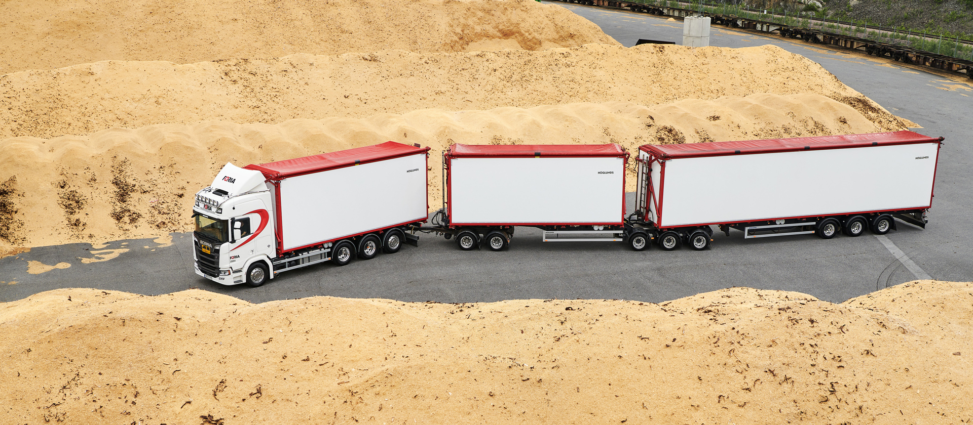 Super-sized wood chip vehicle reduces transports by 30 % | Scania Group