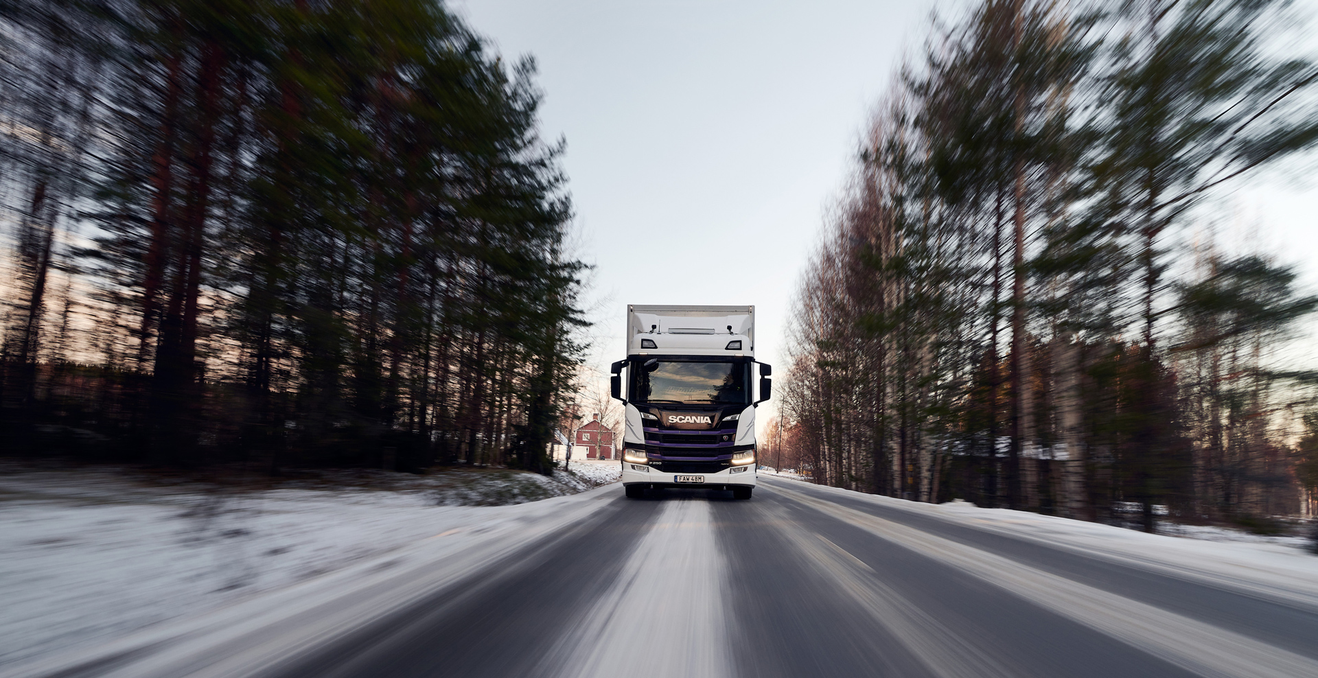 Seamless gearshifts with Scania’s new hybrid powertrain | Scania Group