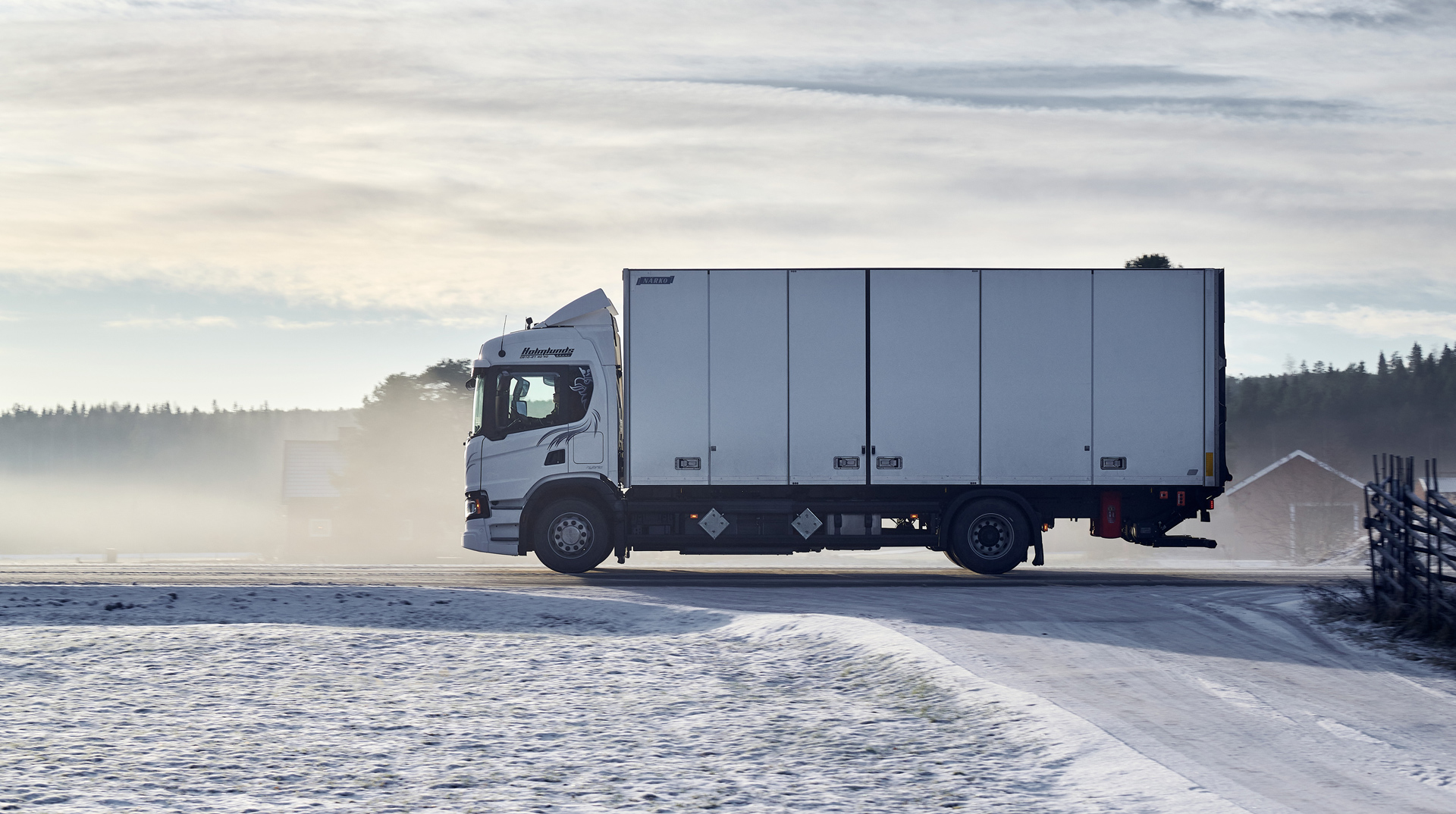 Seamless gearshifts with Scania’s new hybrid powertrain | Scania Group