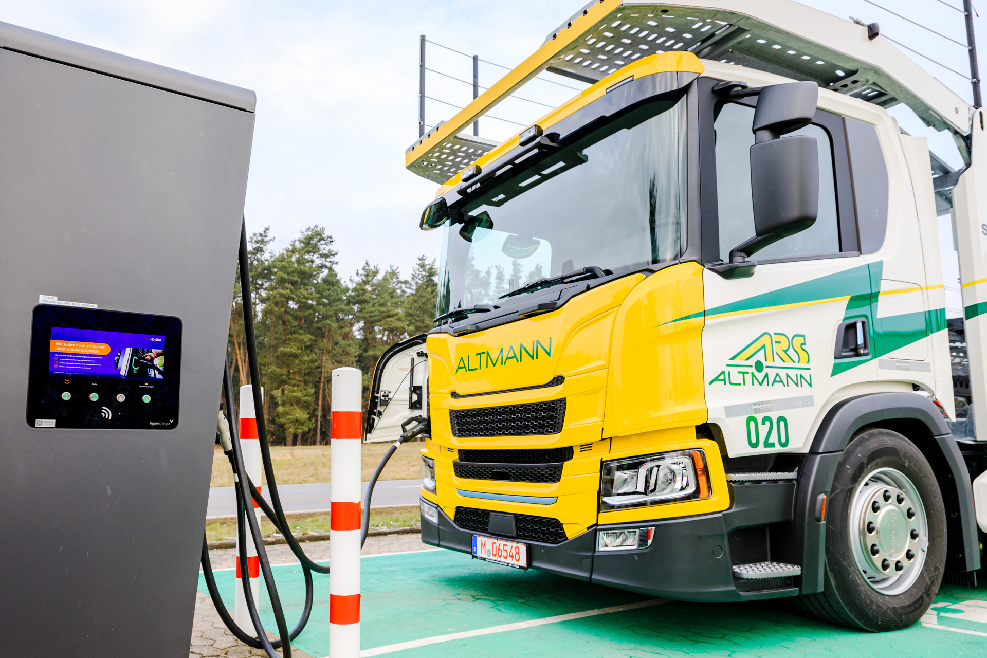 World’s first all-electric Scania standard car transporter goes into ...