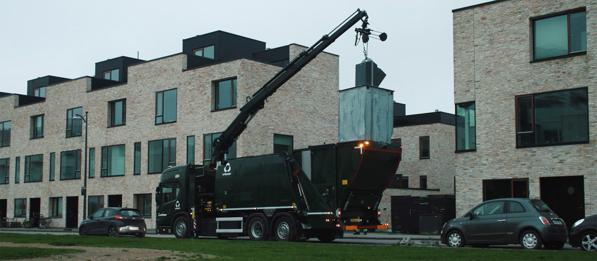 First fully electric crane truck for waste collection in Denmark ...