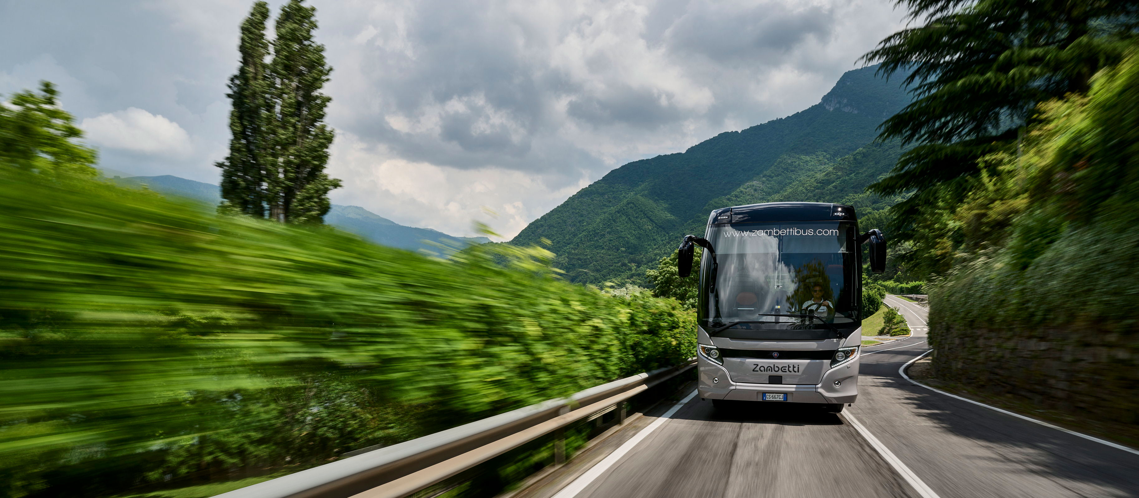 Scania Touring navigates the rolling hills of northern Italy | Scania Group
