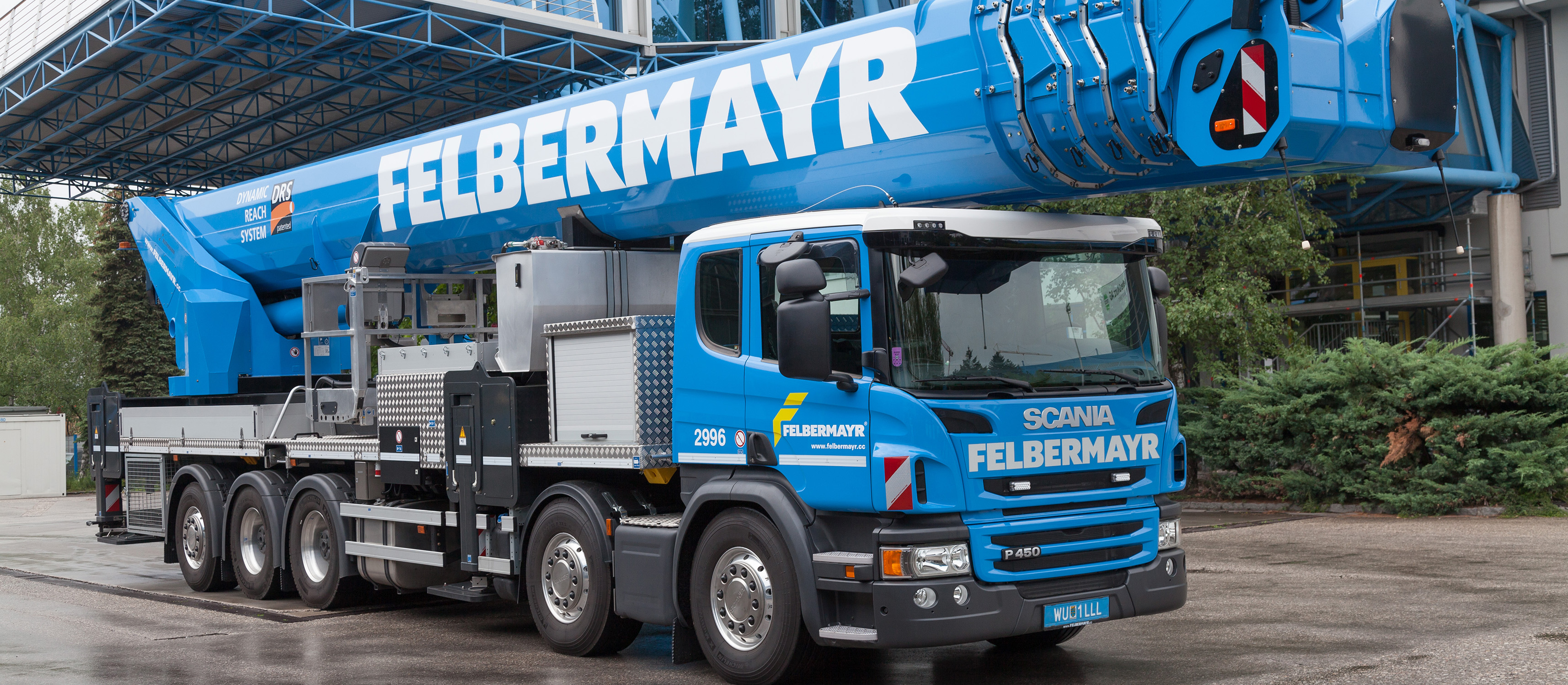 Truck-mounted platform on a Scania P 450 fit for special assignments ...