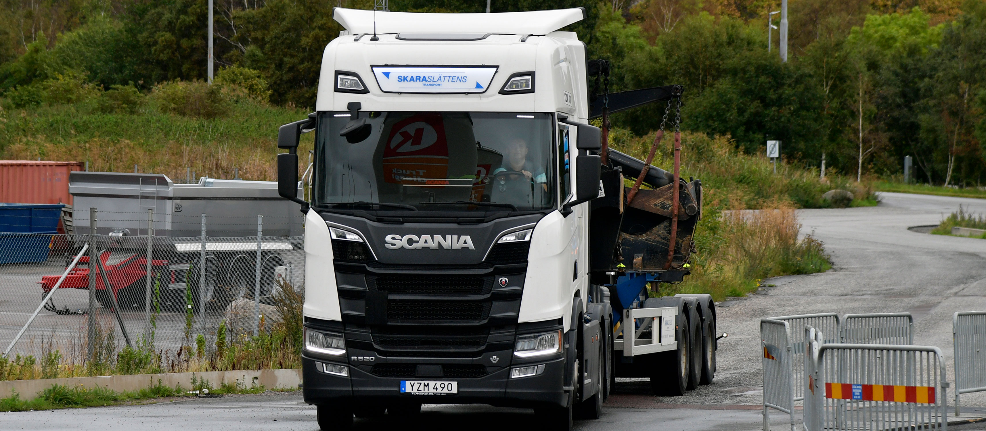 Big fuel savings after buying new Scania R 520 trucks | Scania Group
