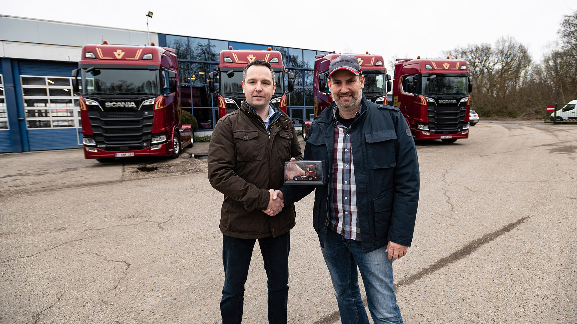 MEDACARS COMMANDE QUATRE SCANIA V8 ÉDITION SPÉCIALE POUR CÉLÉBRER SON ...