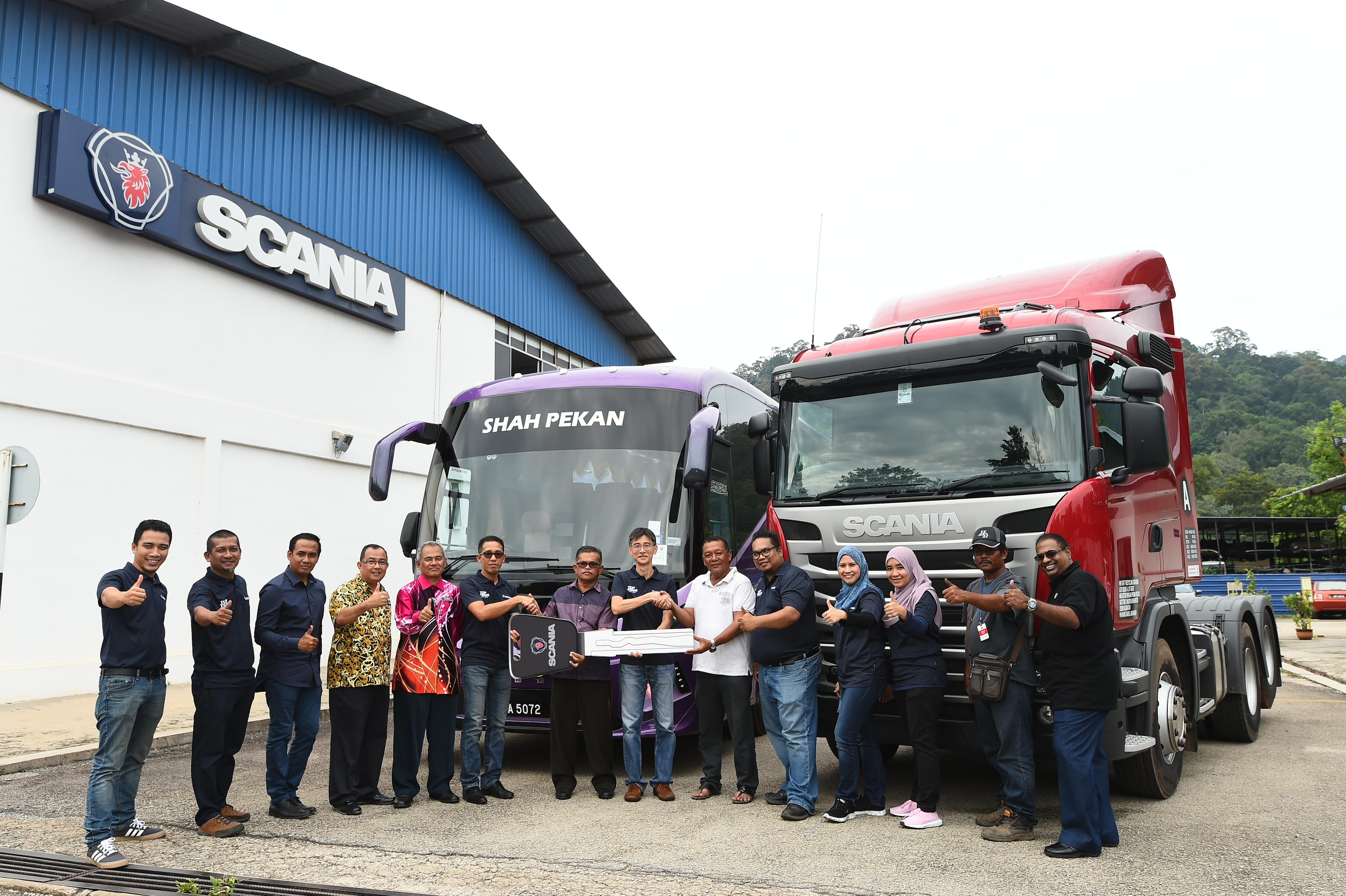 PAHANG CUSTOMERS ADD MORE SCANIA VEHICLES TO THEIR FLEETS | Scania Malaysia