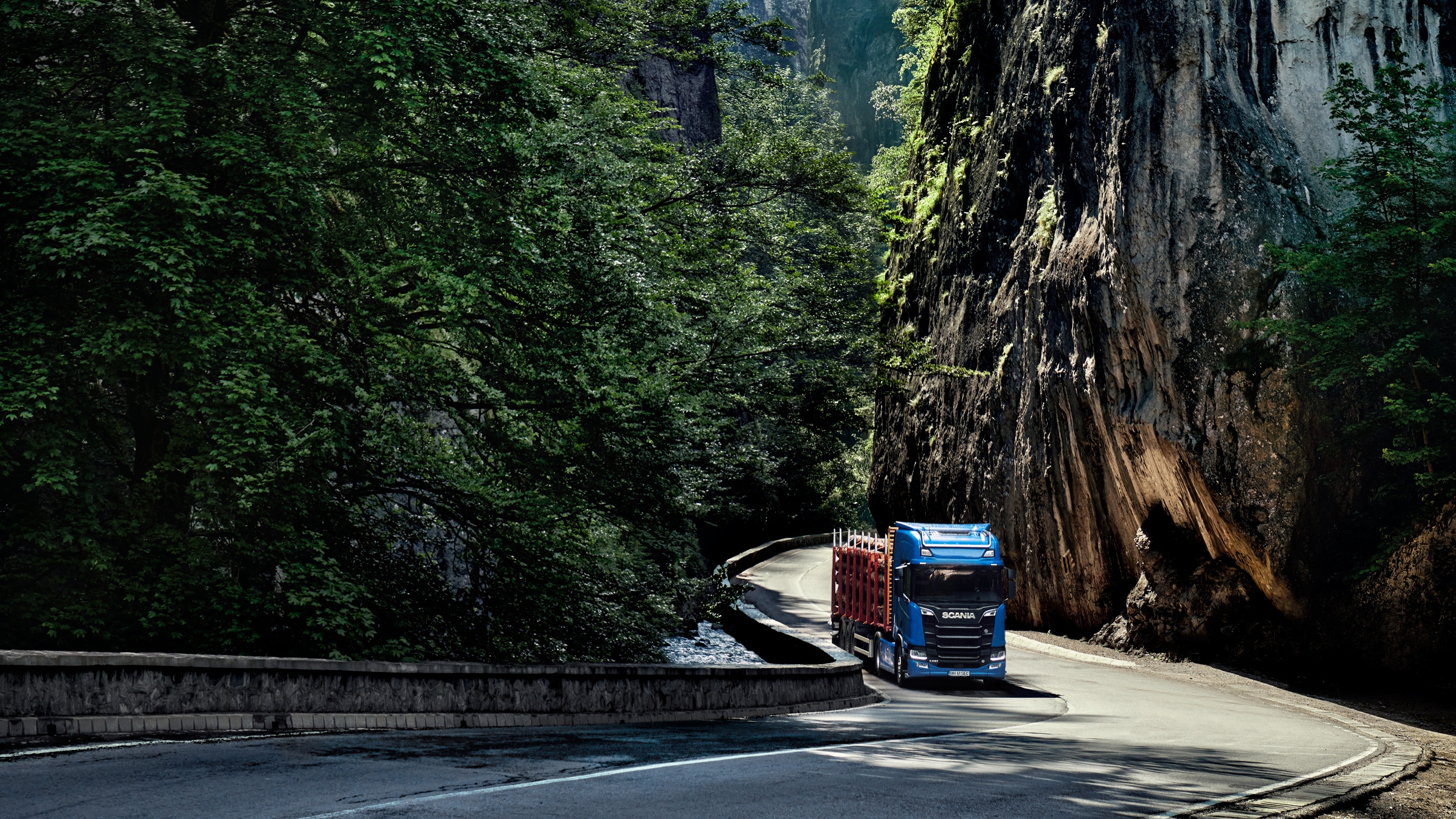 SCANIA MALAYSIA AND SINGAPORE STOP OPERATIONS FOR ONE HOUR DURING ...