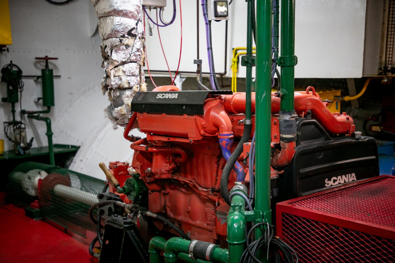 POTENCIA EFICIENTE PARA PROPULSIÓN Y GENERACIÓN DE ENERGÍA EN EL RÍO ...