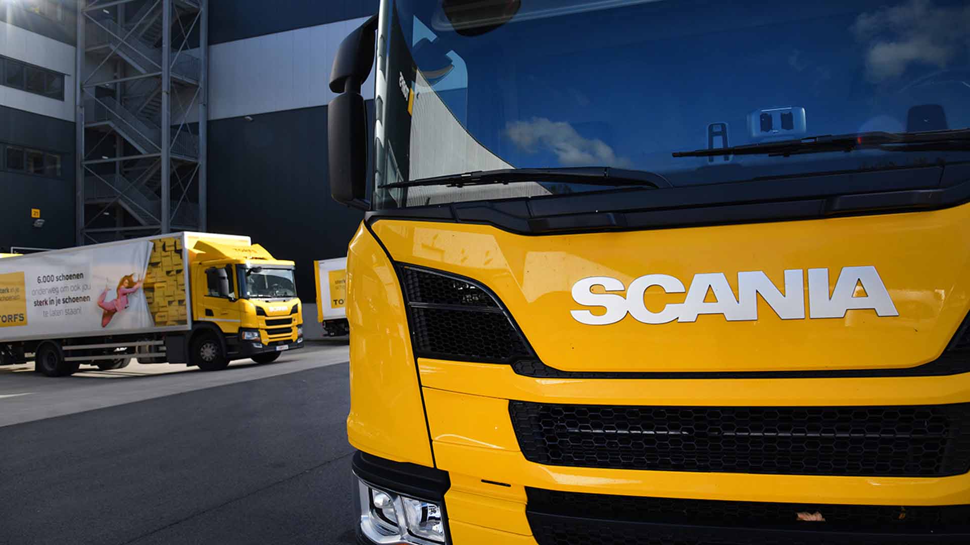 Zes Scania P220 bakwagens voor Schoenen Torfs | Scania België