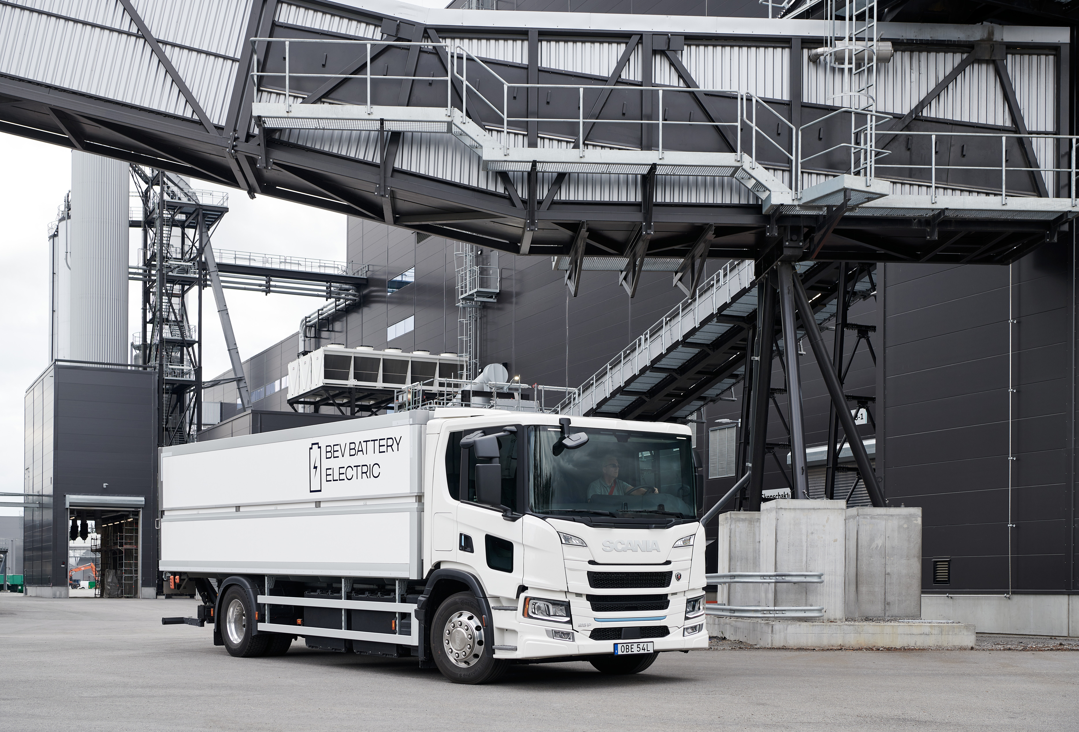 Scania достави 5 електрически превозни средства и 1,6 MW оборудване за ...