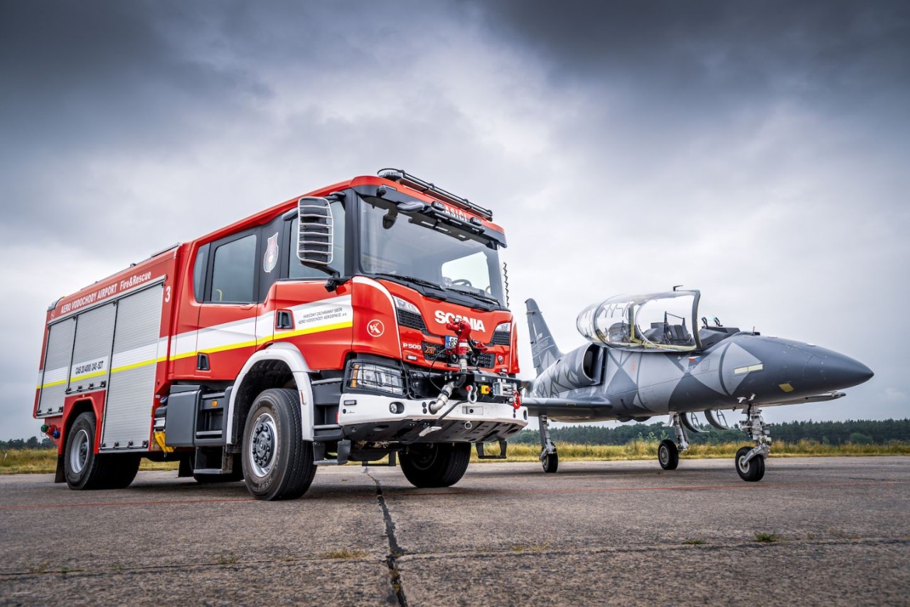 Hasičský speciál Scania pro letiště Praha - Vodochody | Scania Česká ...