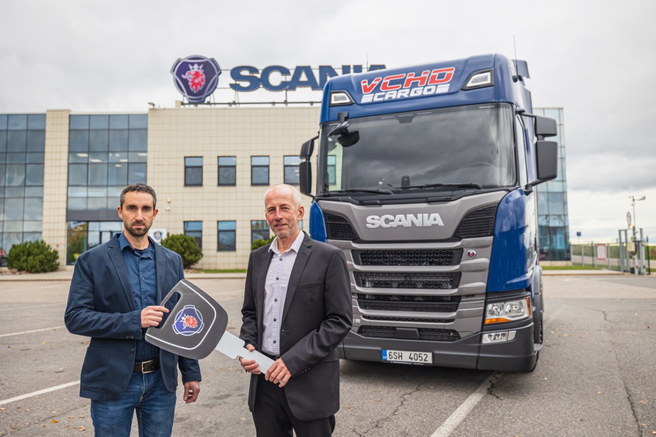 Jubilejní stá Scania pro společnost VCHD Cargo a.s. | Scania Česká ...