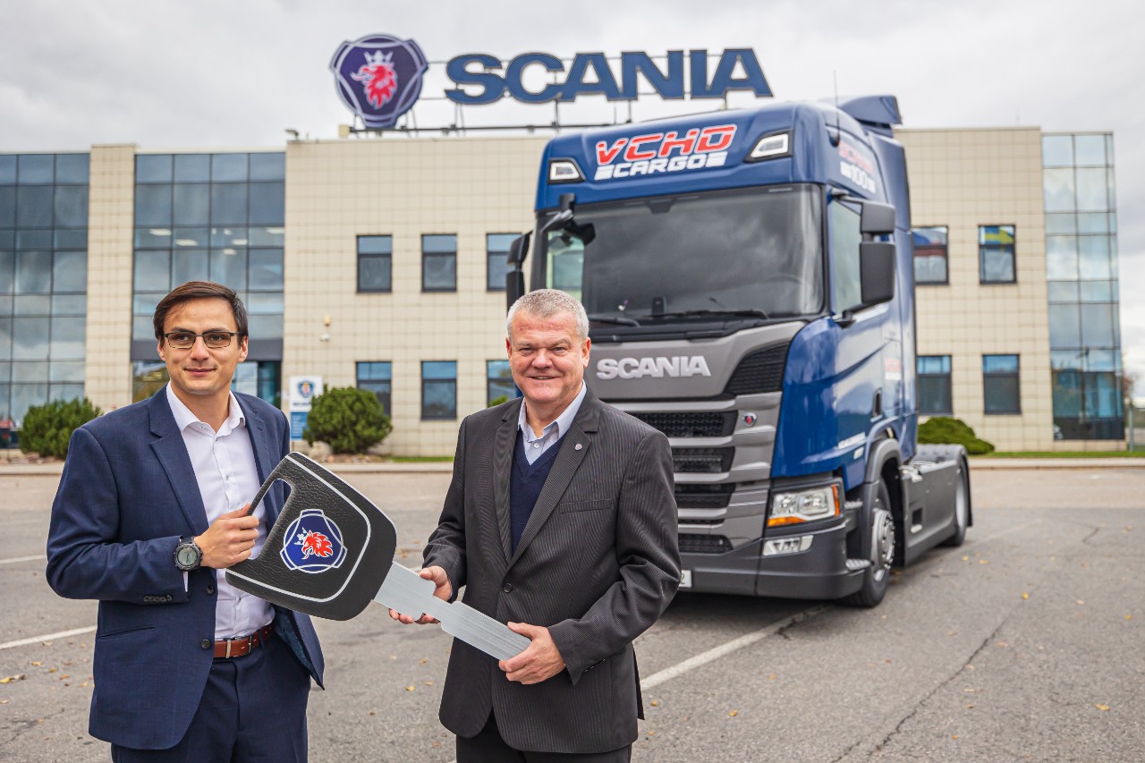 Jubilejní stá Scania pro společnost VCHD Cargo a.s. | Scania Česká ...