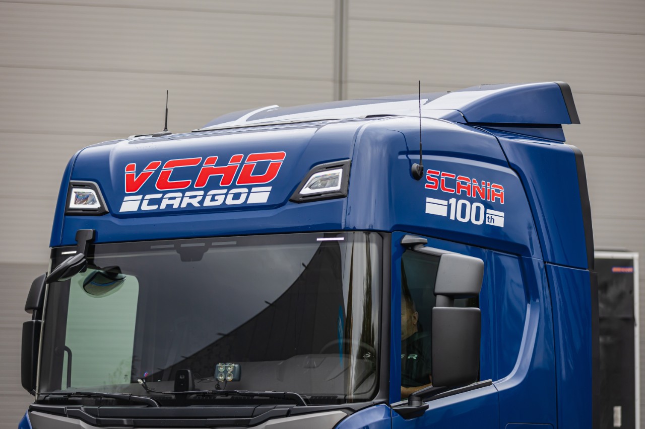 Jubilejní stá Scania pro společnost VCHD Cargo a.s. | Scania Česká ...