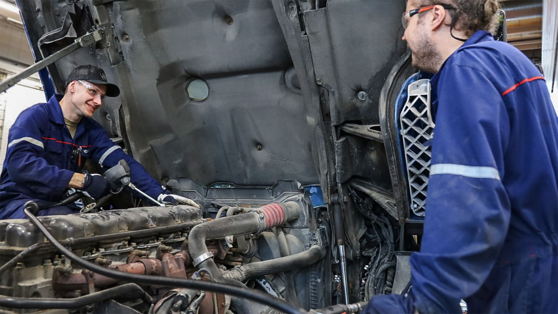 ”Vanhemmille Scanioille” kehitetty moottorihuolto: Gripen-huolto ...