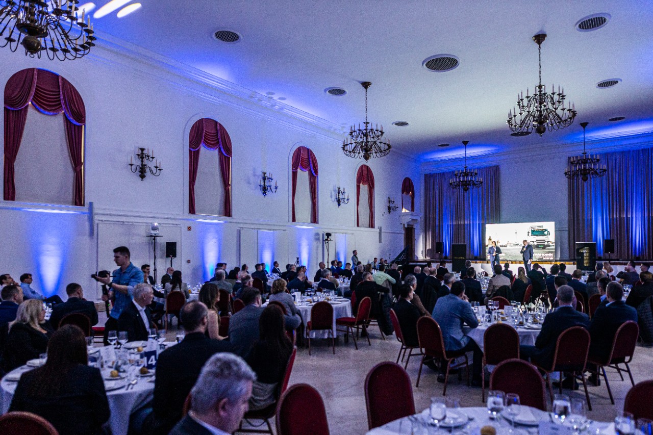 A WIN Capital Kft. ünnepélyesen átvette Magyarország első teljesen ...