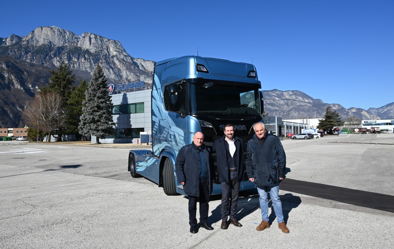 Uno Scania V8 Frostfire per Rocco Trasporti | Scania Italia