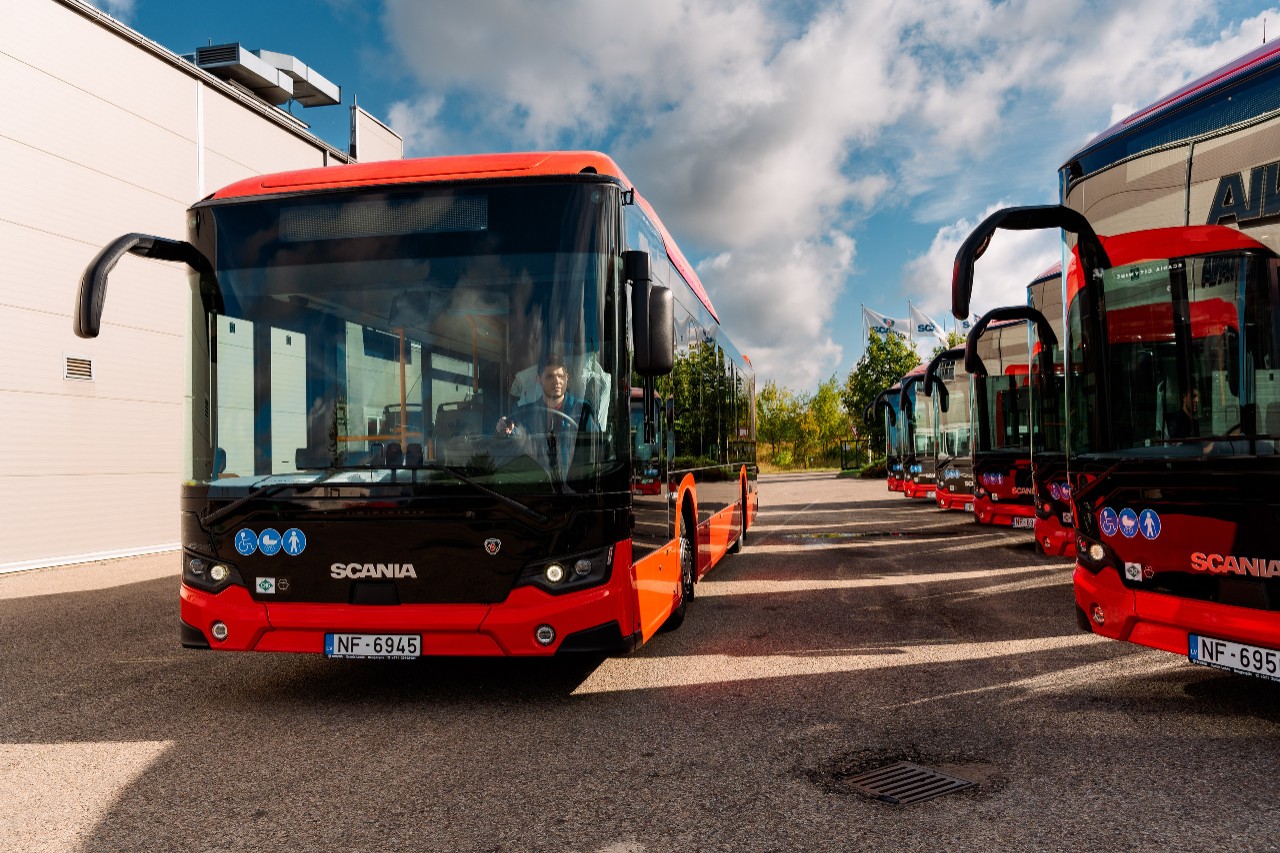Scania Latvia piegādā 20 saspiestās gāzes autobusus uzņēmumam AS ...