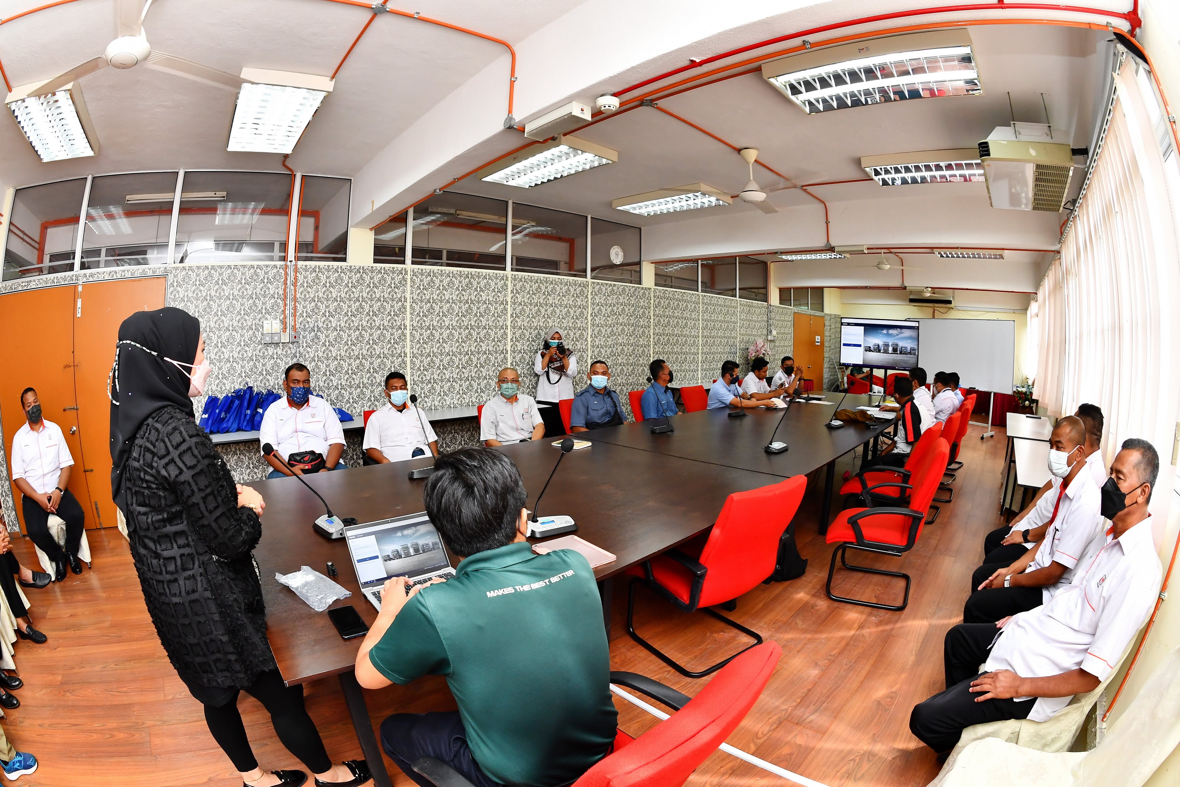 SCANIA HANDED OVER TWO SCANIA K 360 IB 4X2 COACHES TO FELDA | Scania ...