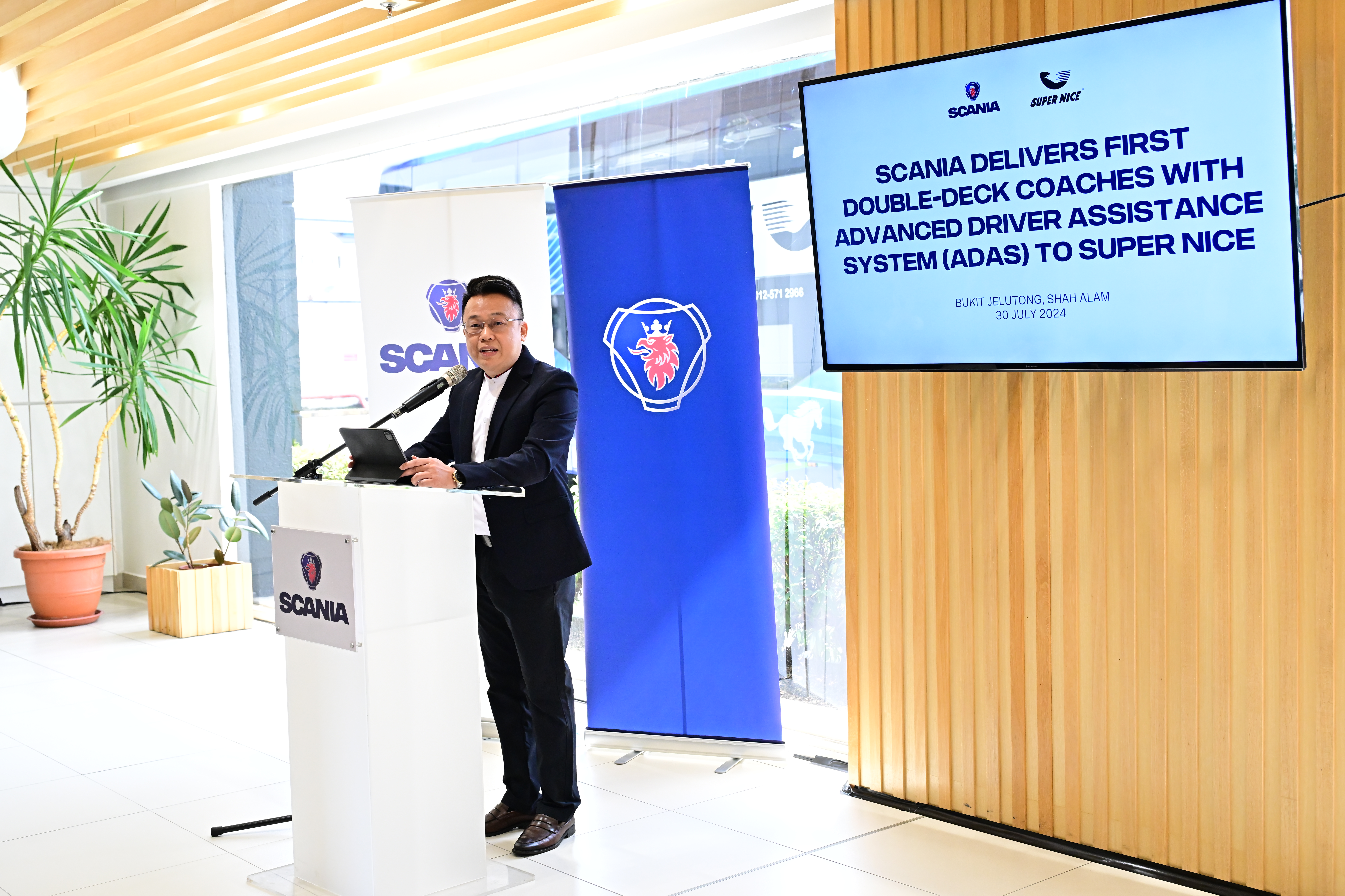 SCANIA DELIVERS FIRST DOUBLE-DECK WITH ADVANCED DRIVER ASSISTANCE ...