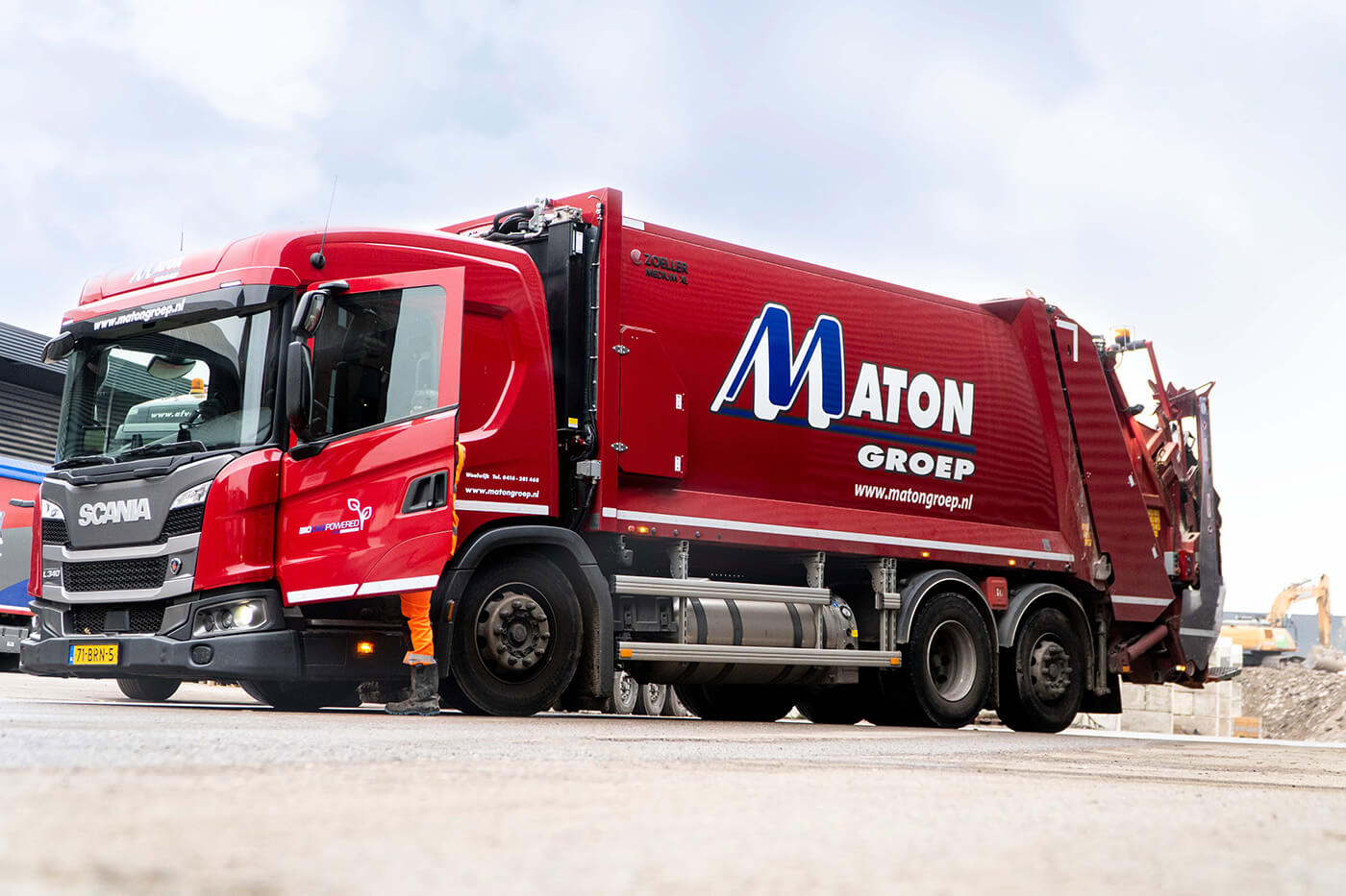 Unieke Scania LNG-trucks met kraakpersopbouw voor Maton Groep | Scania ...