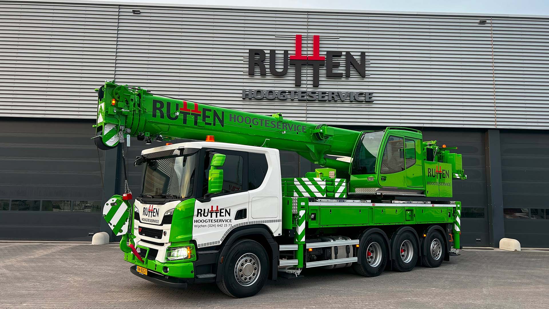 ‘Strakke’ Scania 8x4*4 met telescoopkraan voor Rutten Hoogteservice ...