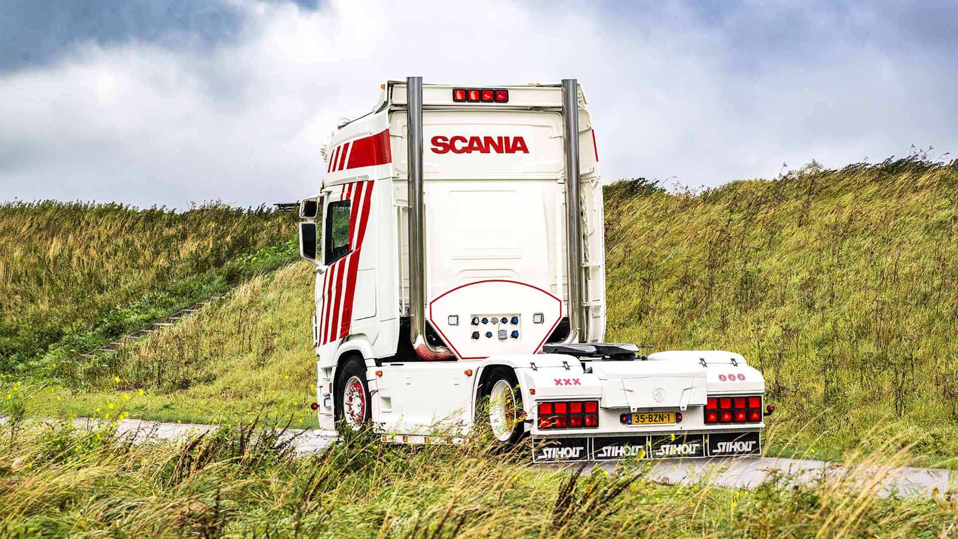 Eerste nieuwe Scania voor Brandhoff Transport uit Zwaag | Scania Nederland