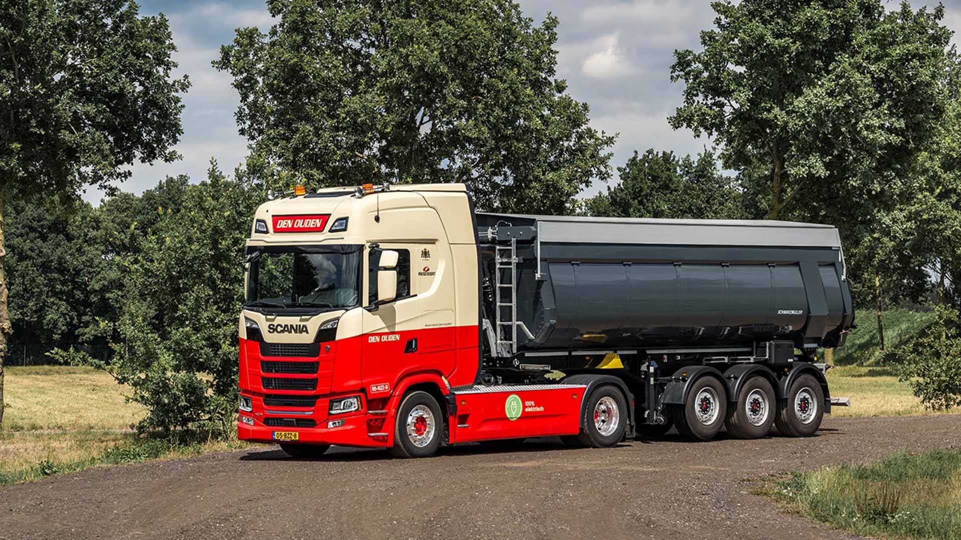 Den Ouden moderniseert wagenpark met drie nieuwe Scania’s, waaronder een elektrische trekker ...