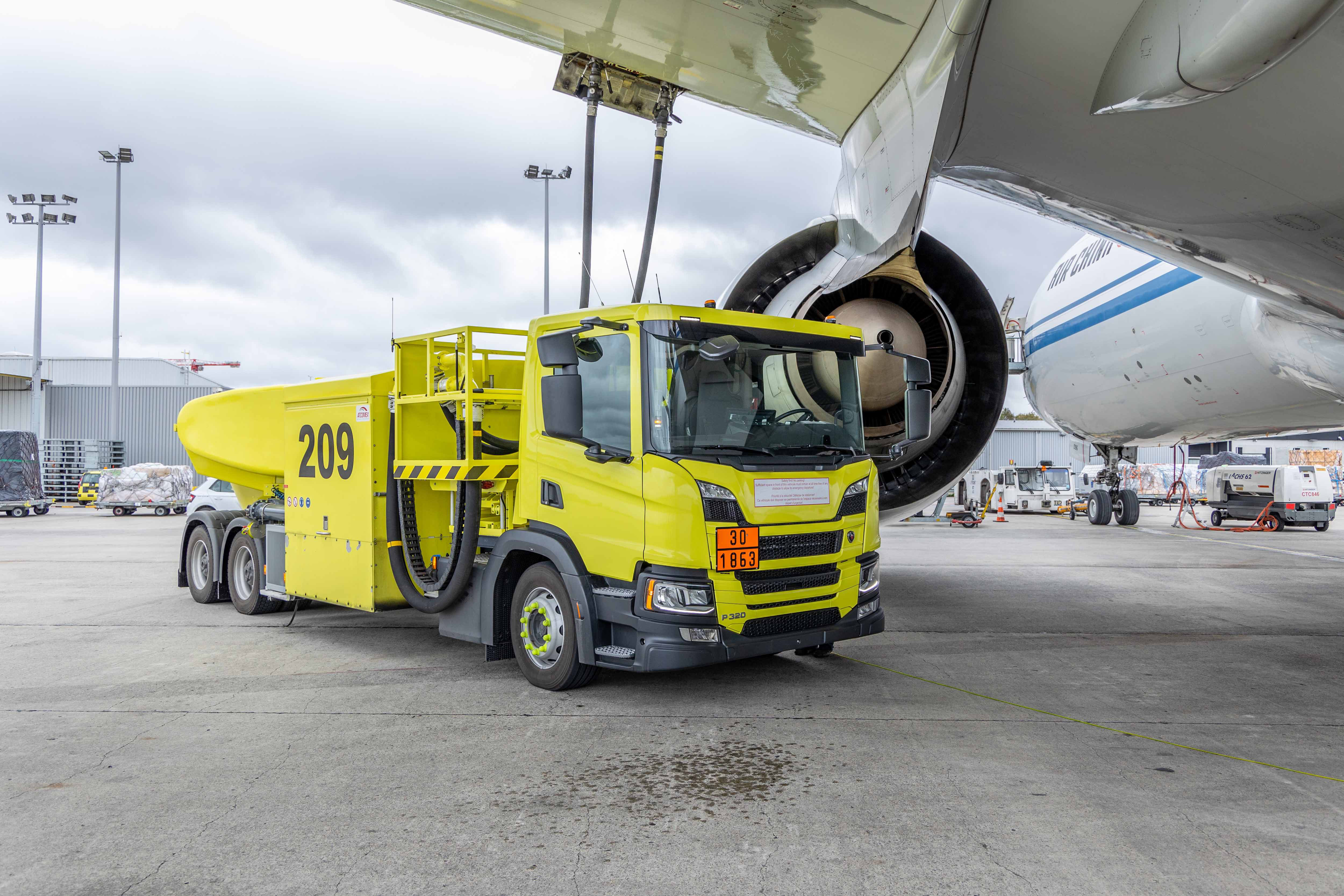 Pojazdy Scania na lotnisku w Liege | Scania Polska