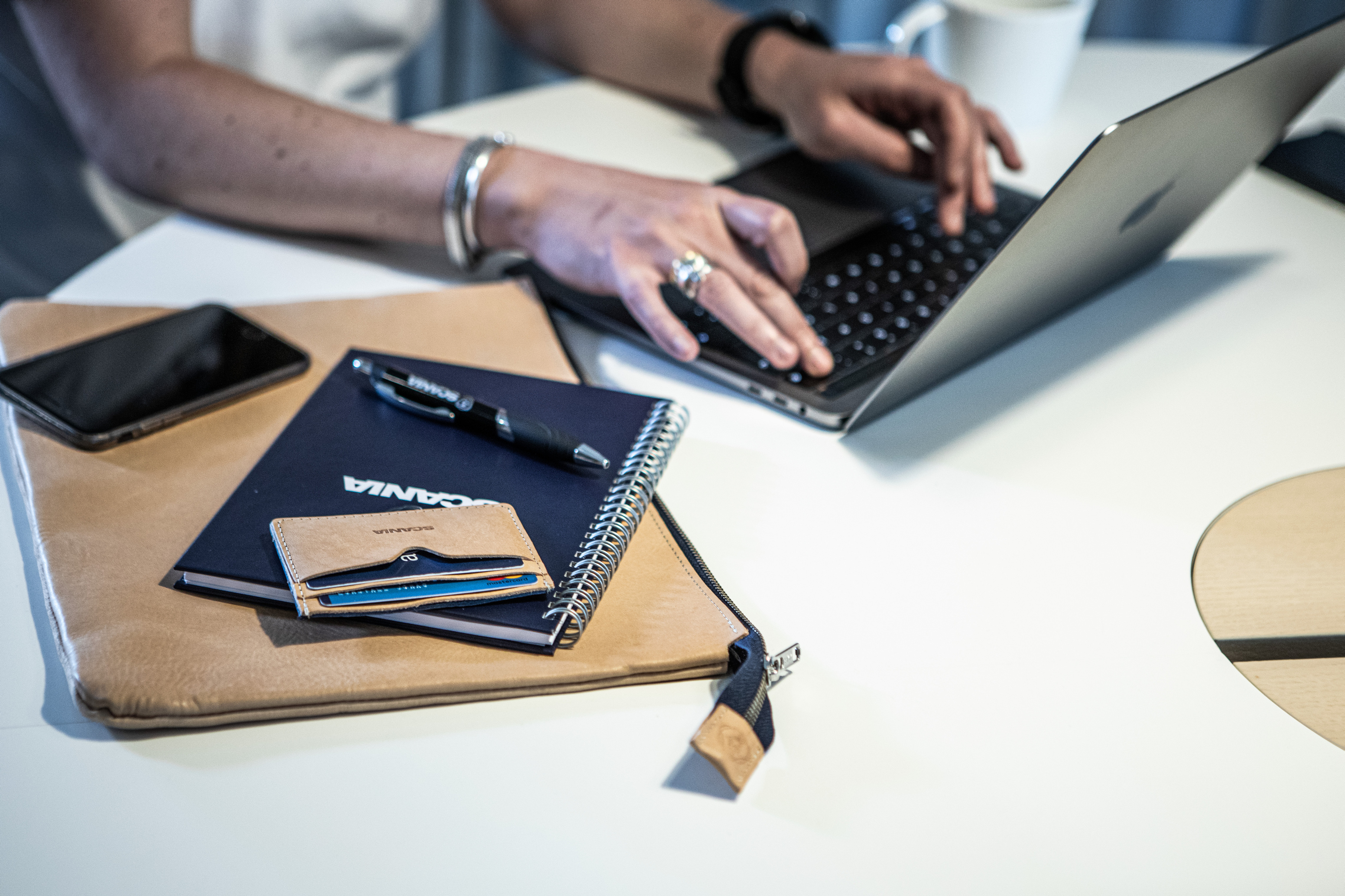 Dator och mobiltelefon | Scania