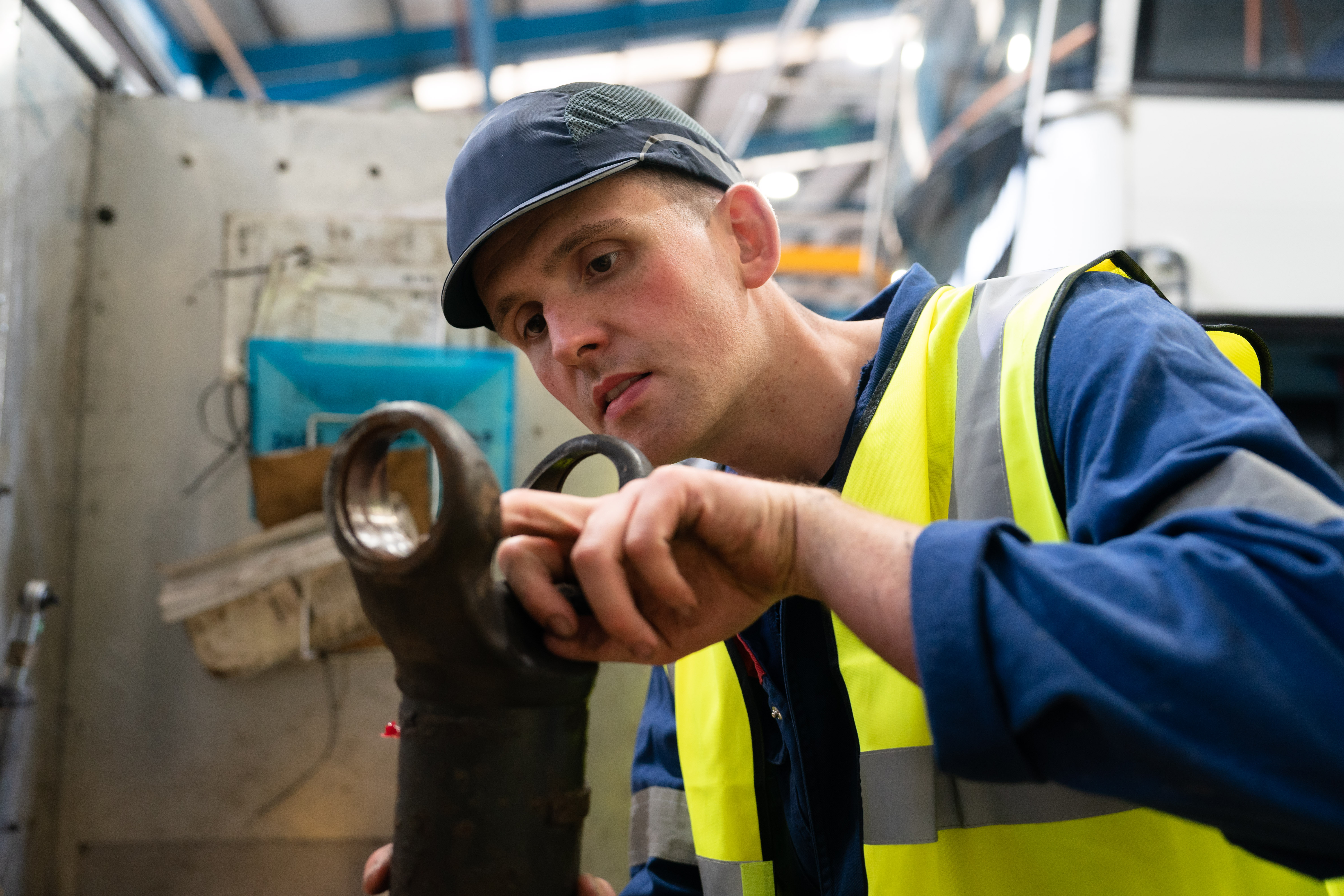 Scania Edinburgh’s Craig Moore named 2023 irtec Technician of the Year ...