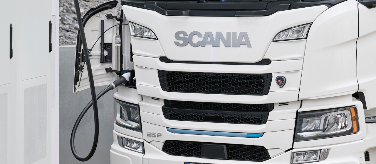 Scania und Einride unterzeichnen Vertrag zur Beschleunigung der Elektrifizierung des ...