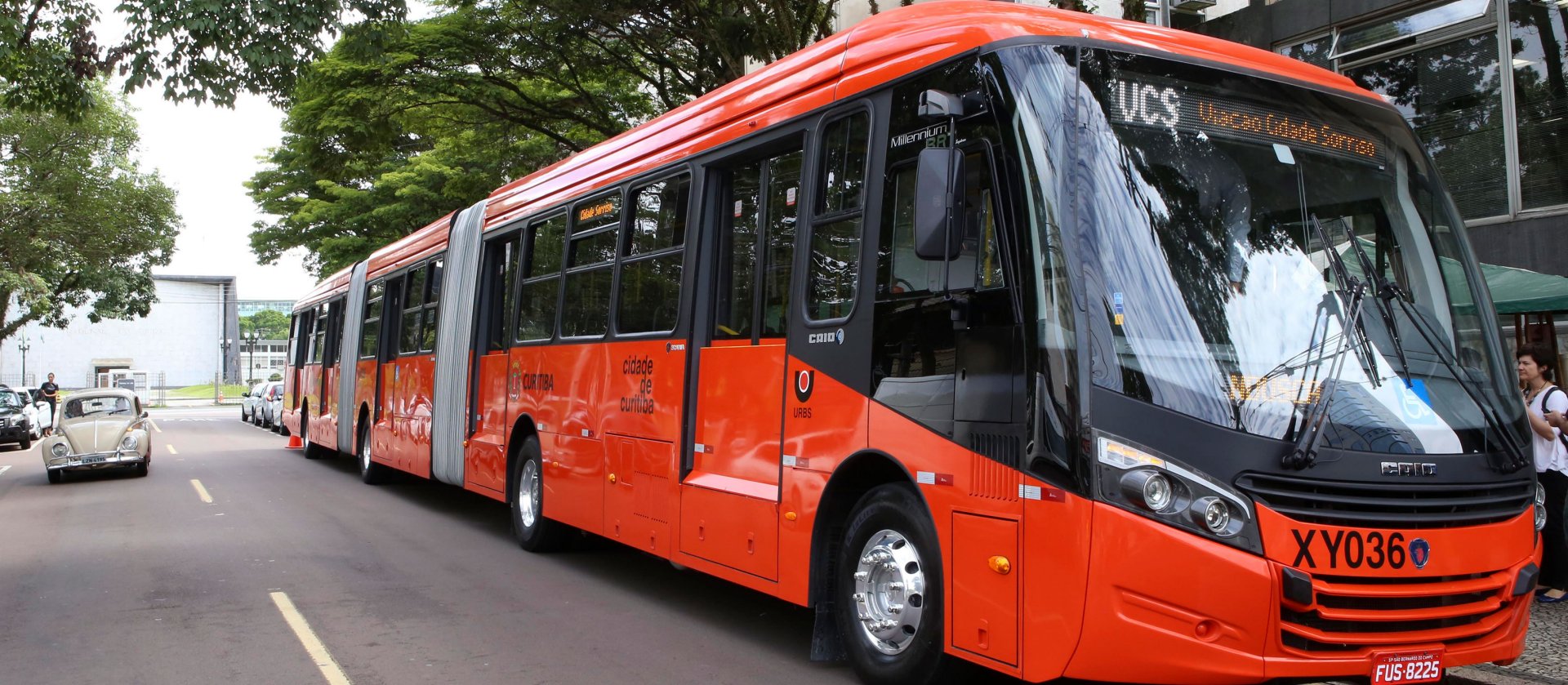 Scania delivers its first bi-articulated buses in Brazil | Scania Group