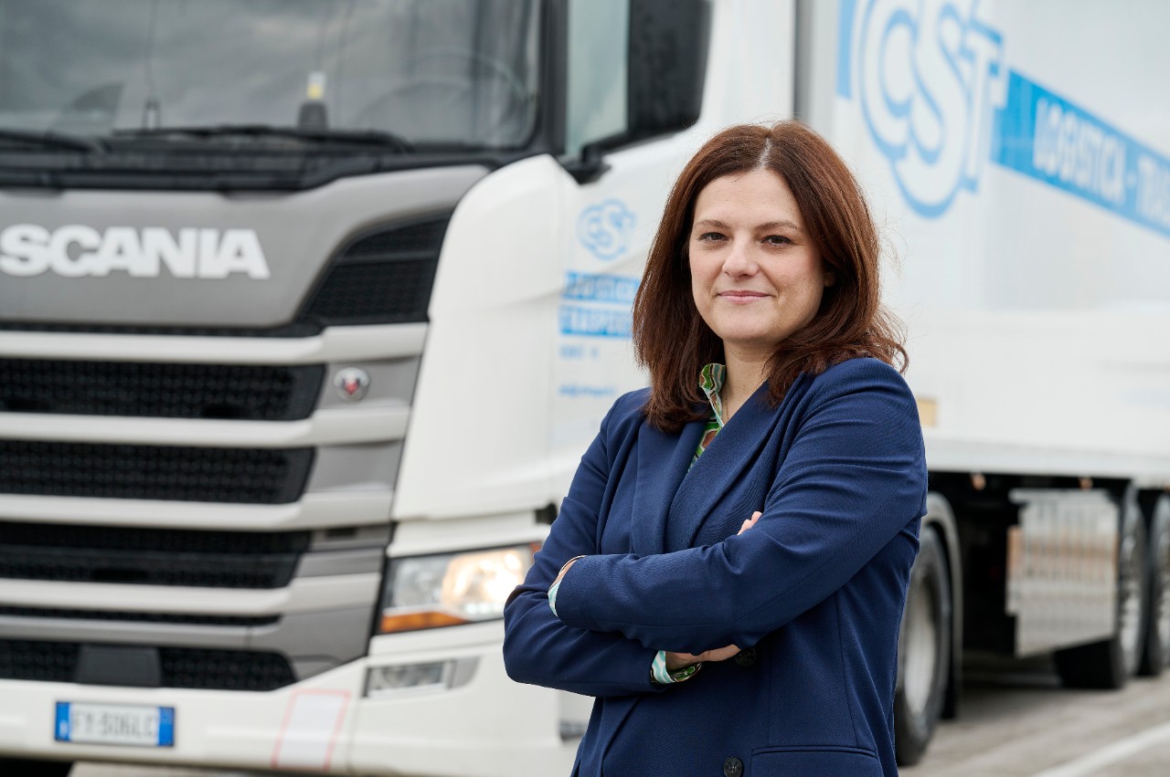 Scania gas trucks for Italian CST Logistica Trasporti | Scania Group