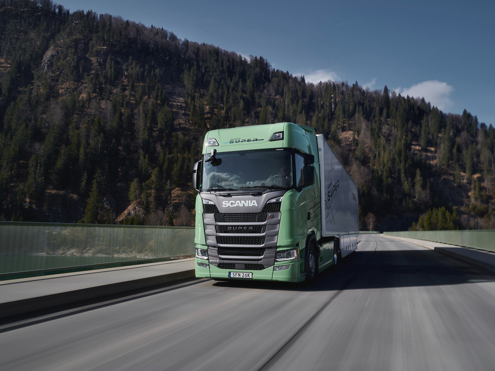 Retail, courier express and postal transport | Scania Global