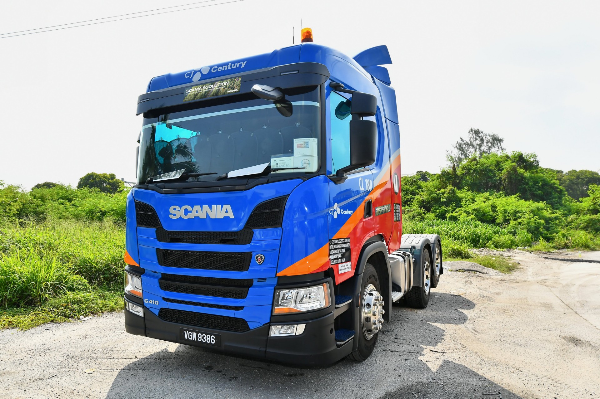 CJ CENTURY DRIVES FORWARD WITH 13 SCANIA NEW TRUCK GENERATION WITH ECOLUTION | Scania Malaysia