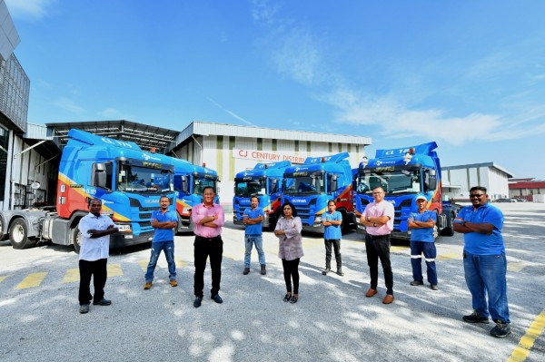 CJ CENTURY DRIVES FORWARD WITH 13 SCANIA NEW TRUCK GENERATION WITH ECOLUTION | Scania Malaysia