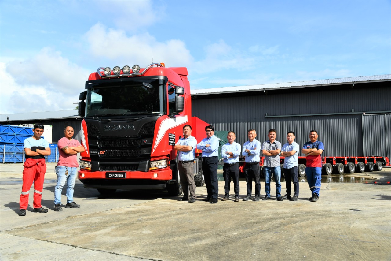 SCANIA HANDS OVER THE FIRST HEAVY HAULAGE SCANIA R560 V8 XT IN LABUAN ...