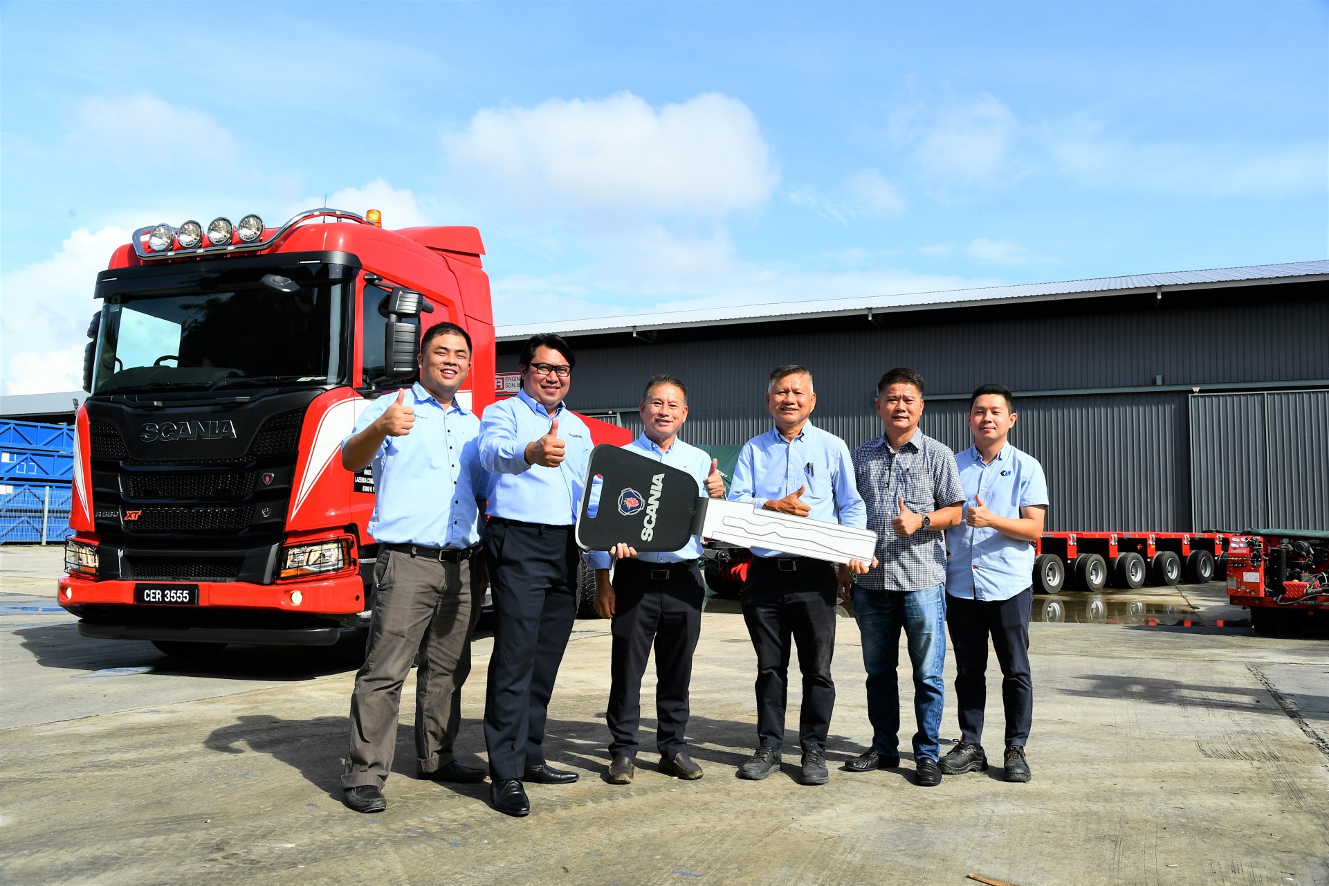 SCANIA HANDS OVER THE FIRST HEAVY HAULAGE SCANIA R560 V8 XT IN LABUAN ...