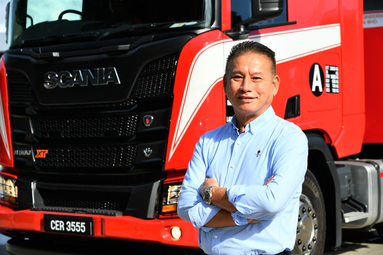 SCANIA HANDS OVER THE FIRST HEAVY HAULAGE SCANIA R560 V8 XT IN LABUAN ...