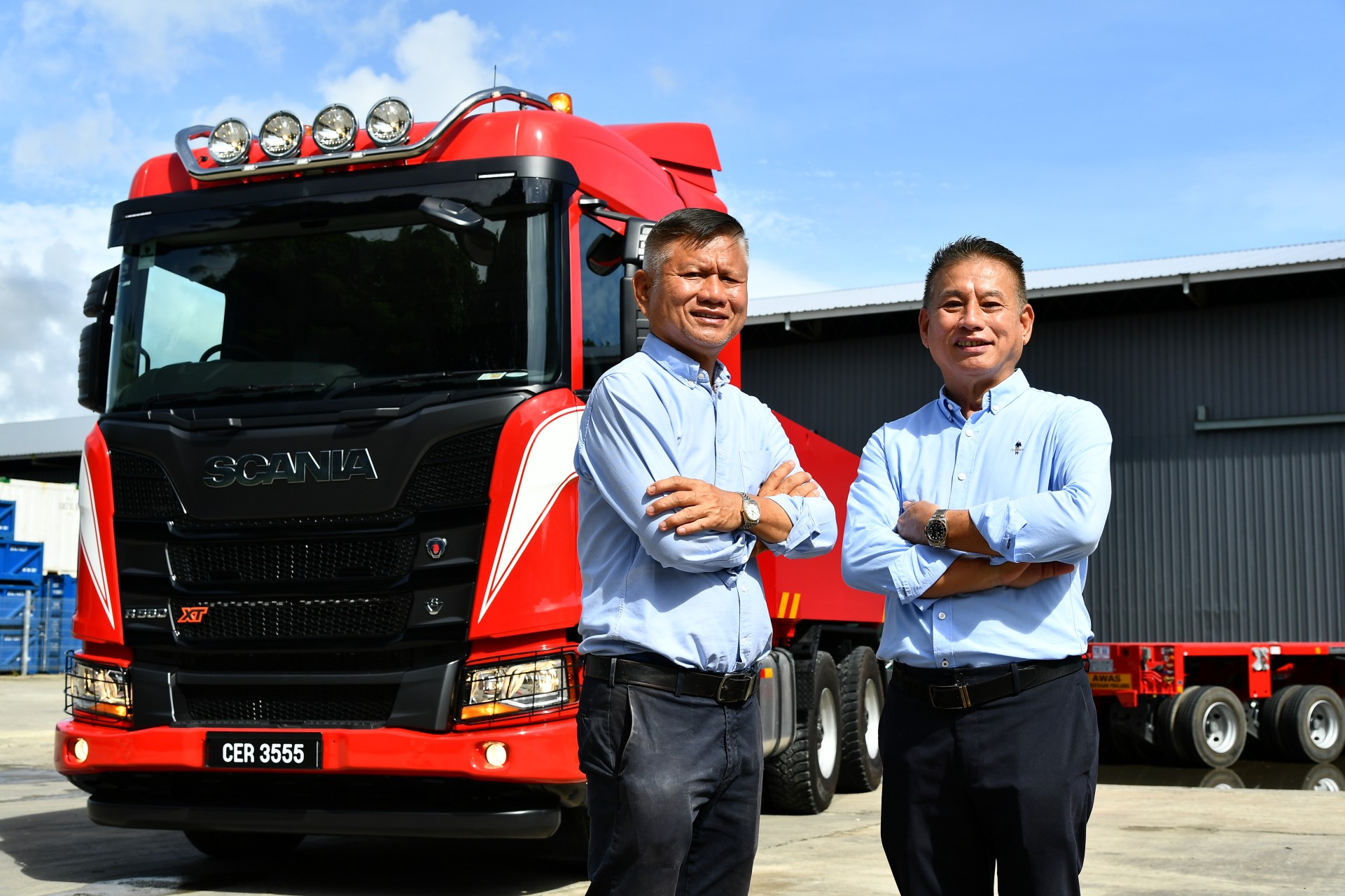 SCANIA HANDS OVER THE FIRST HEAVY HAULAGE SCANIA R560 V8 XT IN LABUAN TO KIONG NGEE ENGINEERING ...