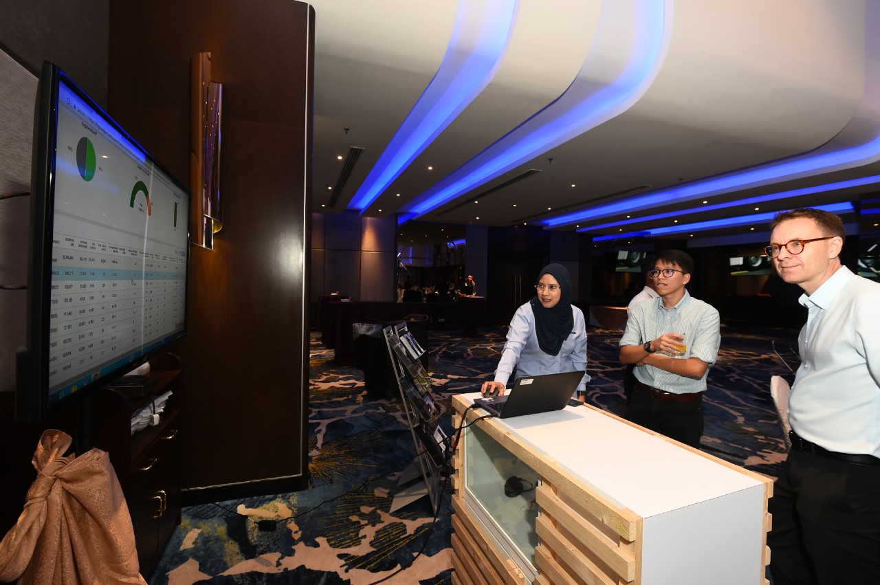 SCANIA MALAYSIA STAFF WELCOME FAMILY FACES FOR SCANIA FAMILY DAY ...