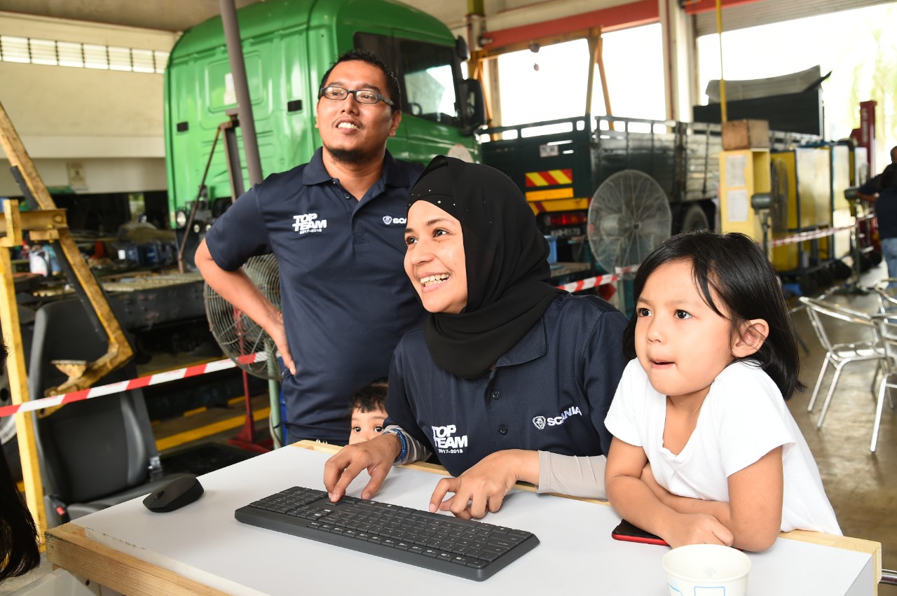 SCANIA MALAYSIA STAFF WELCOME FAMILY FACES FOR SCANIA FAMILY DAY ...