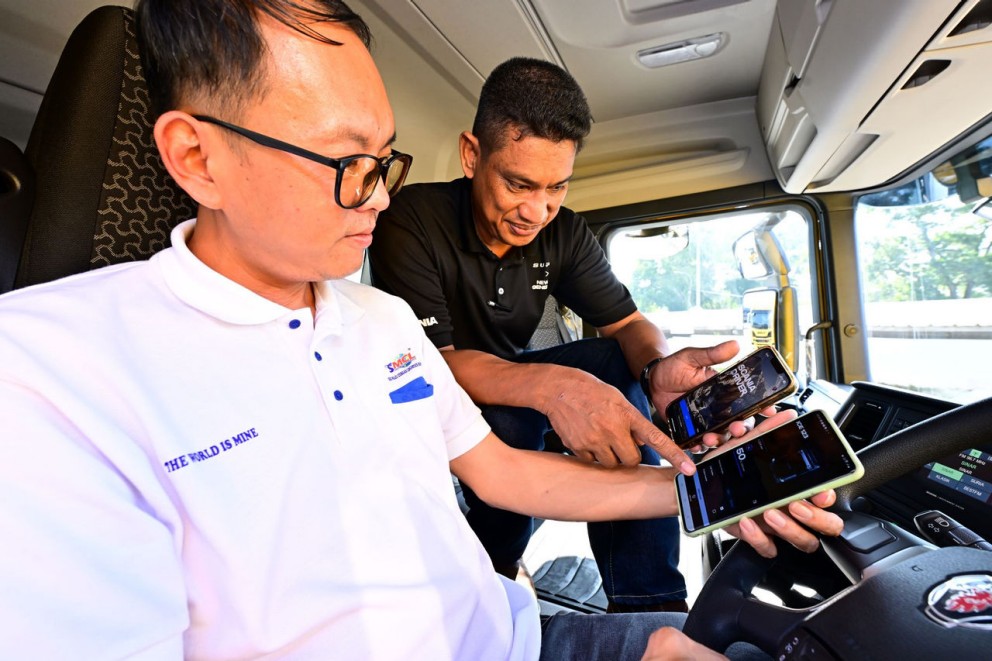 SRI MAJU CERGAS LOGISTICS TAKES DELIVERY OF 12 SCANIA SUPER XT TRUCKS ...