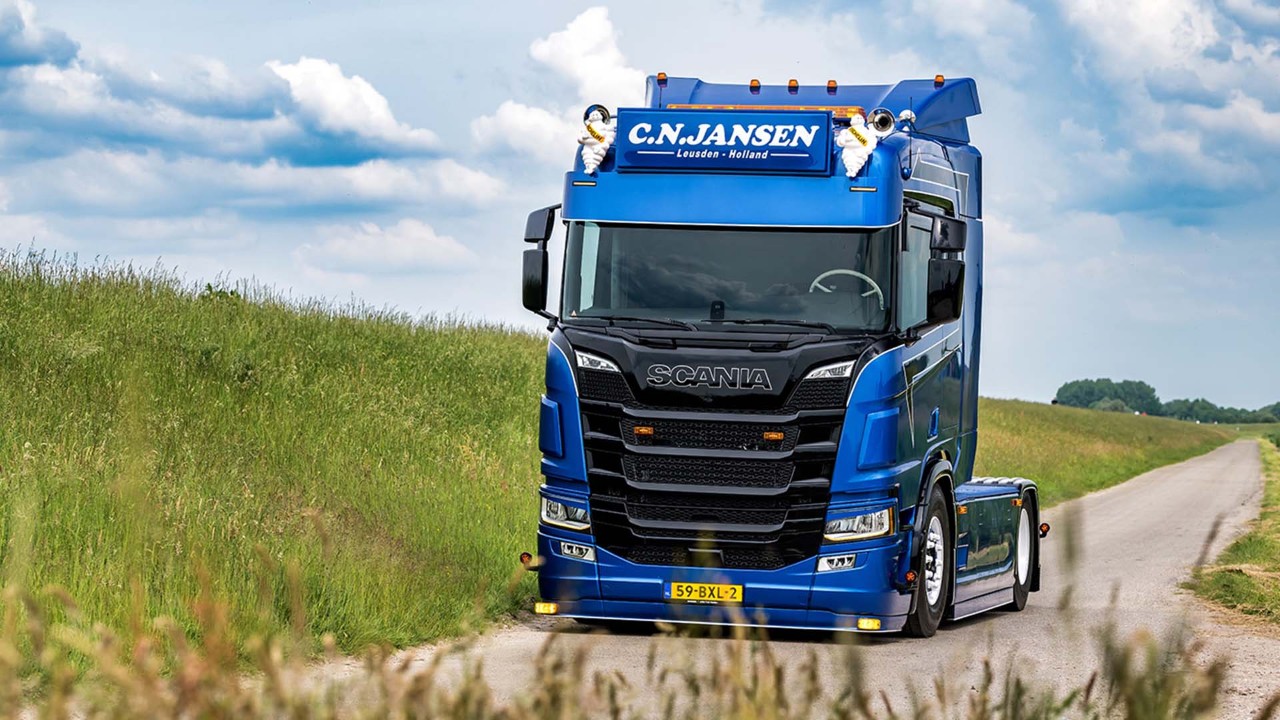 Casper Jansen begint als eigenrijder met Scania Super | Scania Nederland