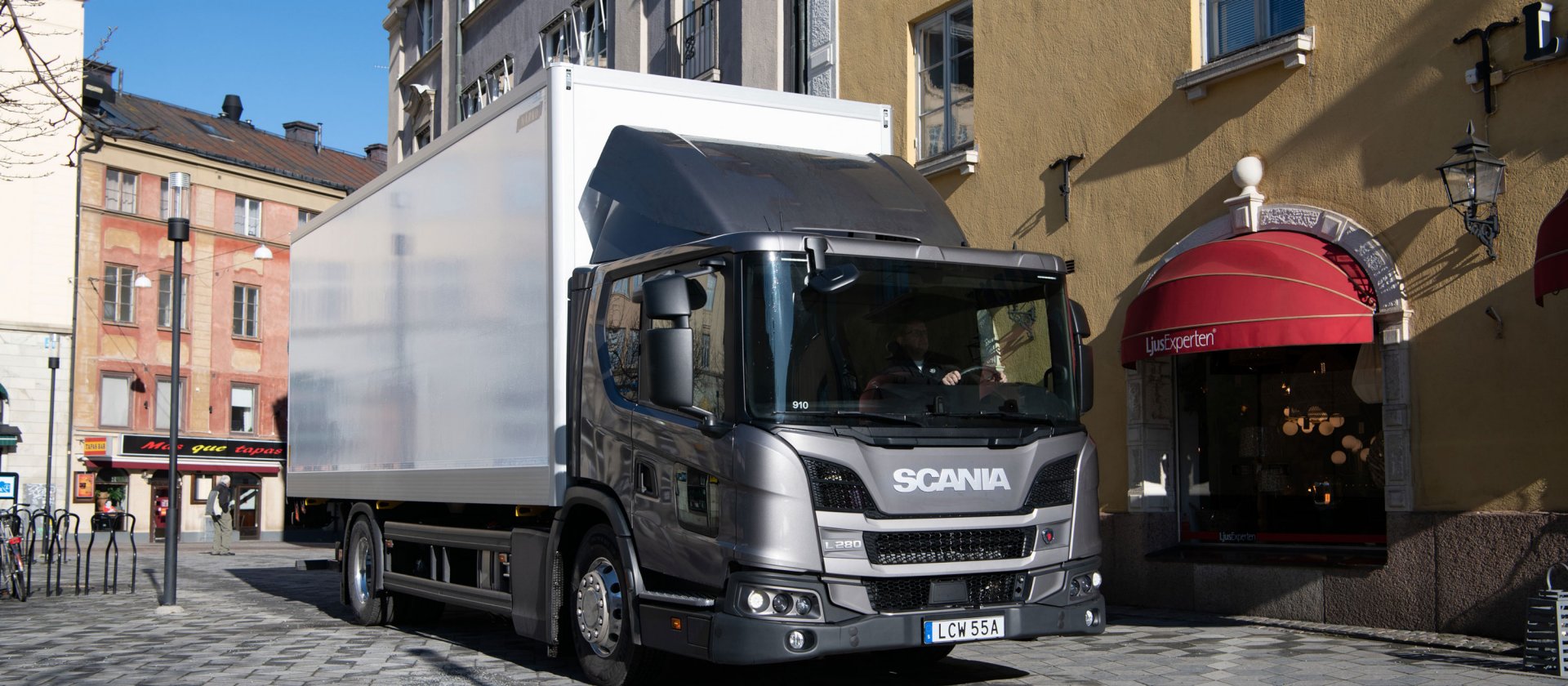 Scania introduces Electric Active Steering and new driver assistance ...