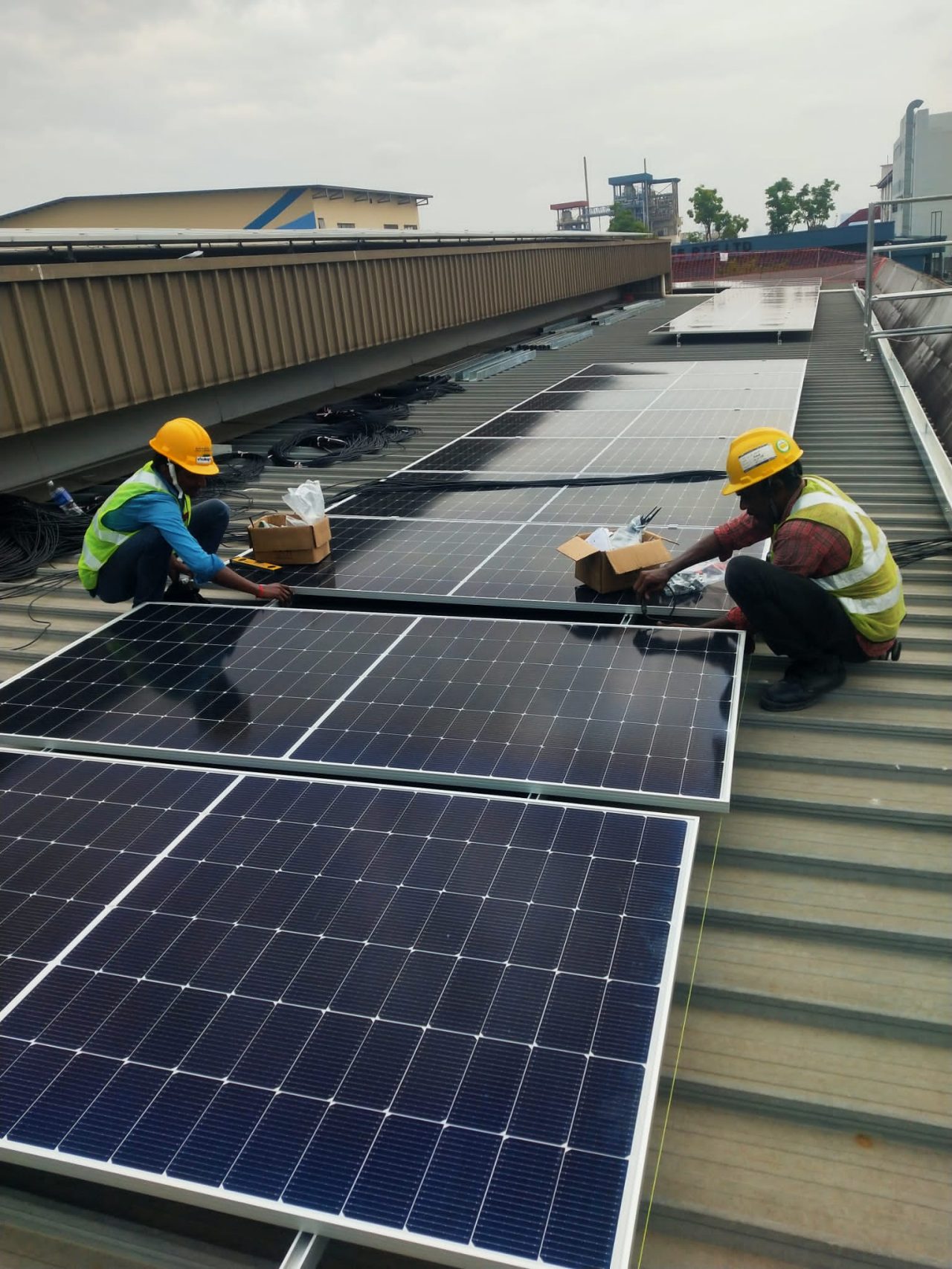 SCANIA DEPLOYS 509 SOLAR PANELS, BATTERY-ELECTRIC ROADSIDE ASSISTANCE ...