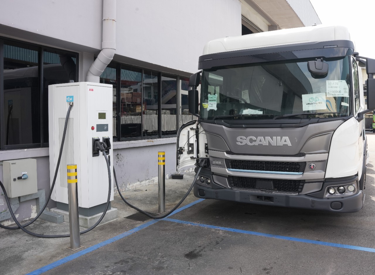 SCANIA DEPLOYS 509 SOLAR PANELS, BATTERY-ELECTRIC ROADSIDE ASSISTANCE ...