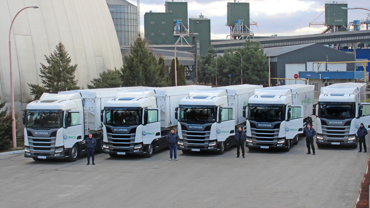 НІБУЛОН отримав перші п’ять вантажних автомобілів Scania R450 | Scania ...