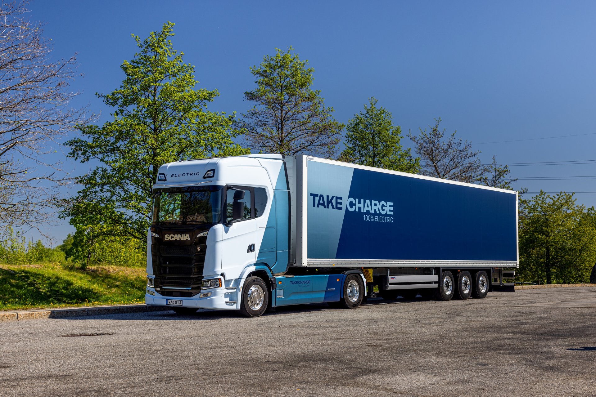 Stars of the show: Scania takes centre stage with a triple UK premiere ...